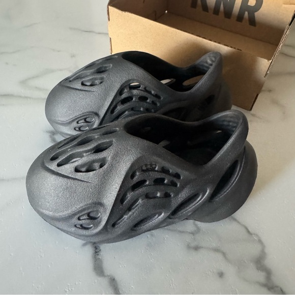 adidas | Shoes | Adidas Yeezy Foam Runner Onyx 6y | Poshmark